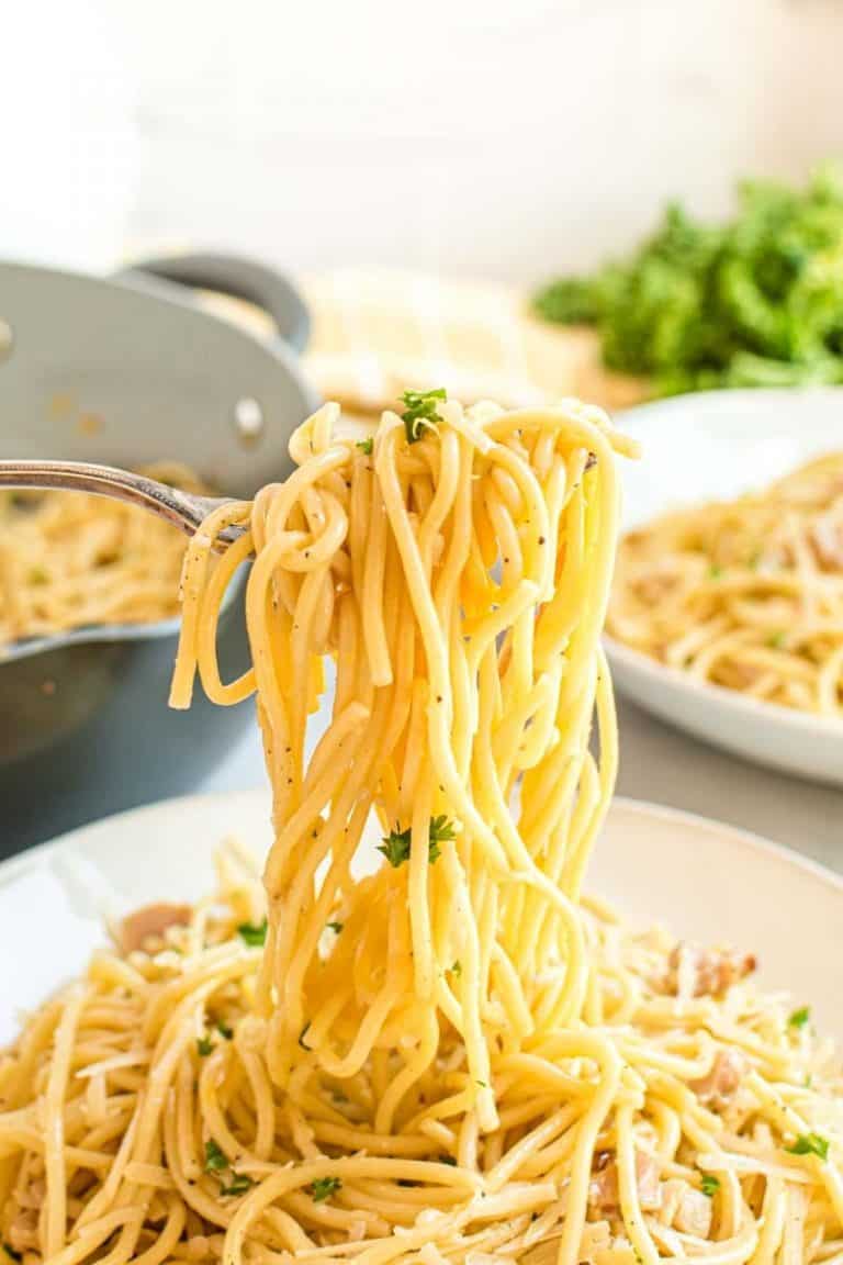 Spaghetti with Canned Clams Recipe - Ready in 15 Minutes | Wholefully